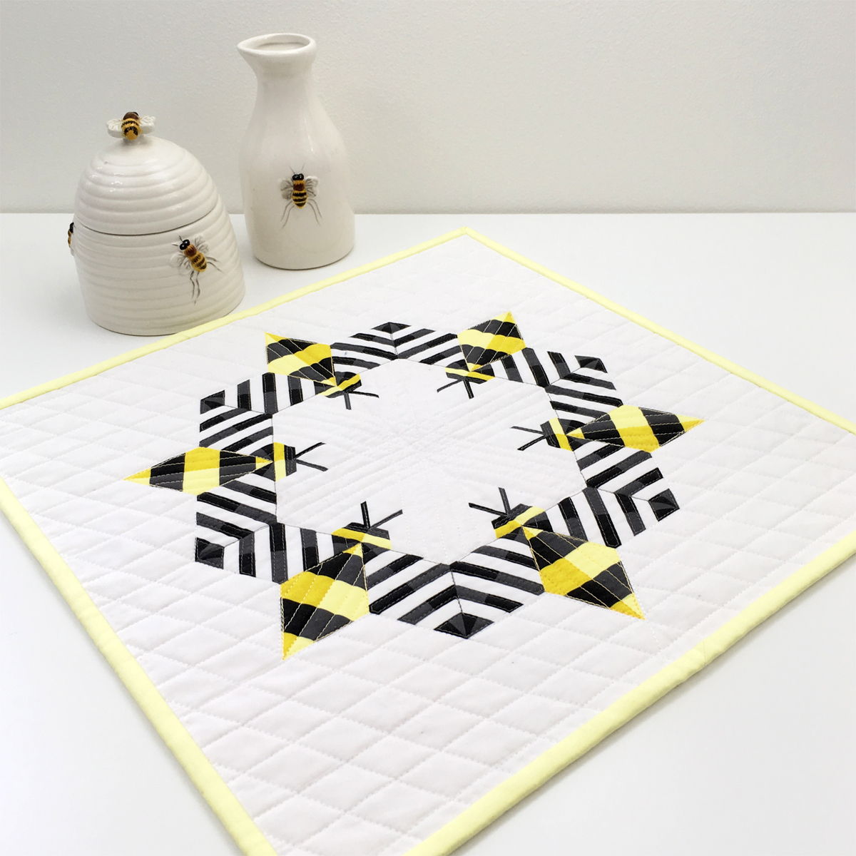 Simply Bzzzzzz mini quilt – WholeCircleStudio