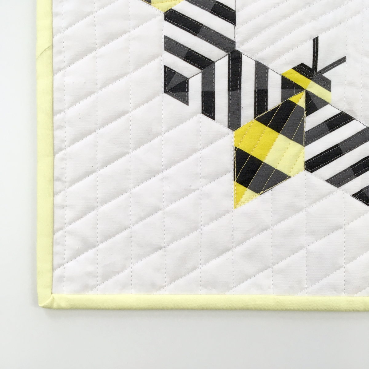 Simply Bzzzzzz mini quilt – WholeCircleStudio
