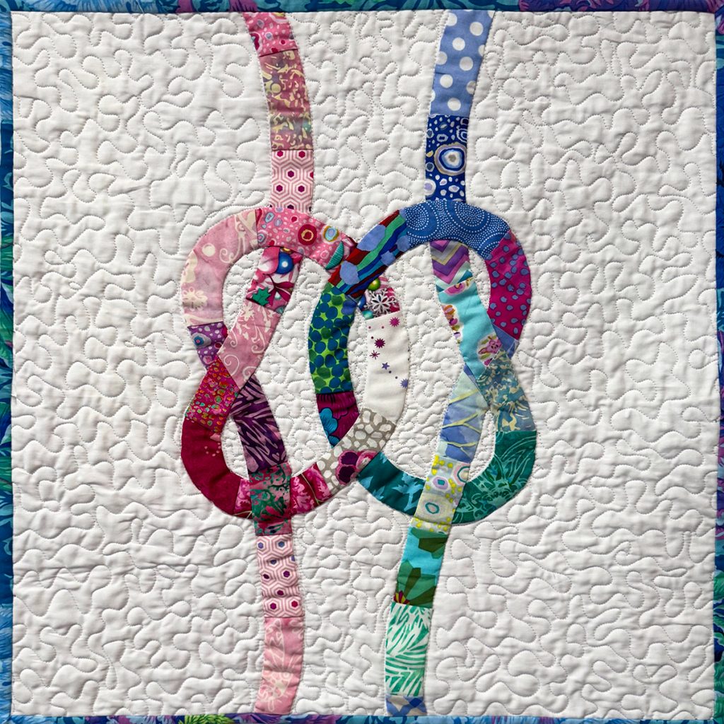 Double Friendship Knots Mini Quilt Showcase Gallery – WholeCircleStudio